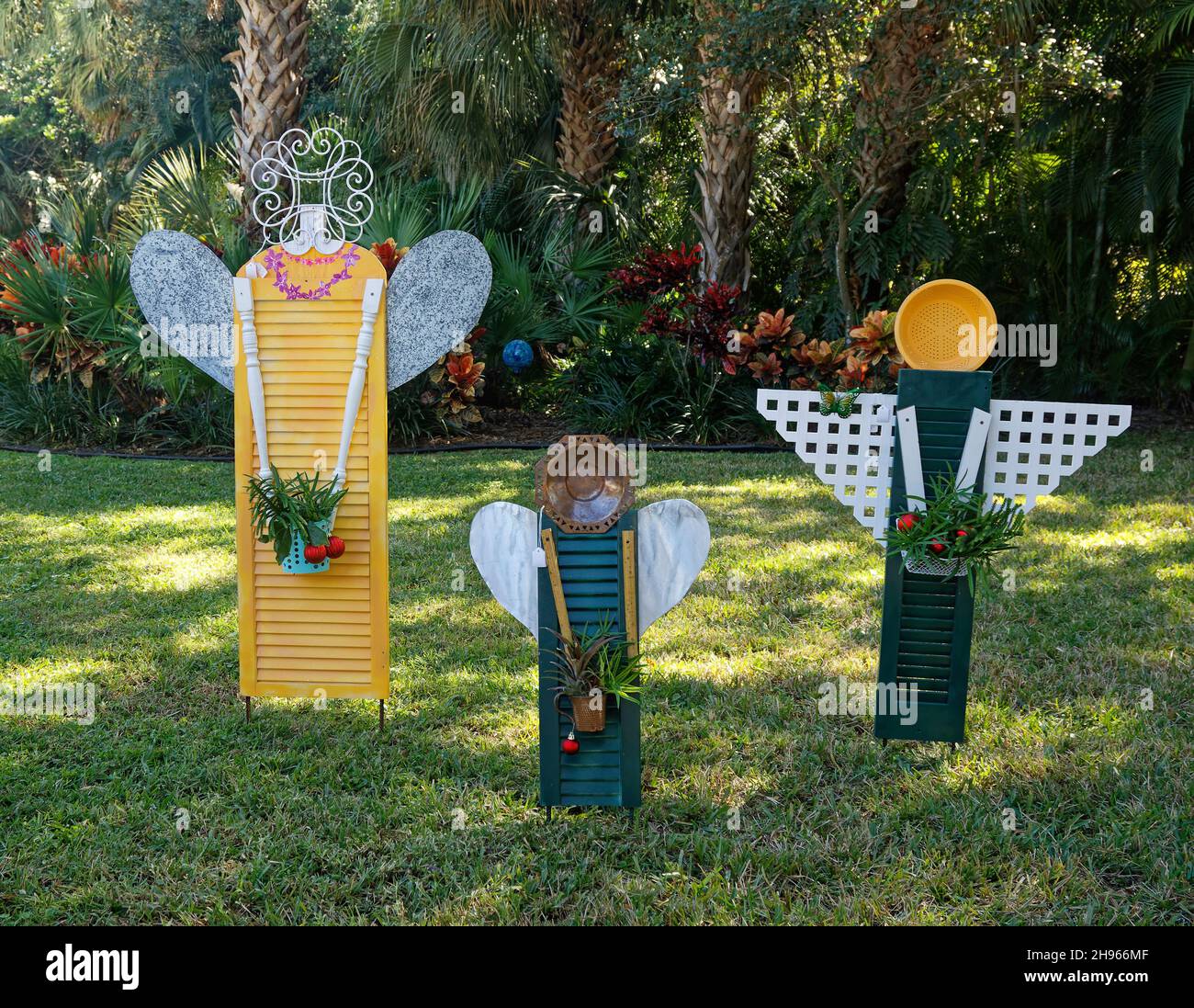 3 angels, outdoor Christmas decorations, made from wood shutters, 3 ...