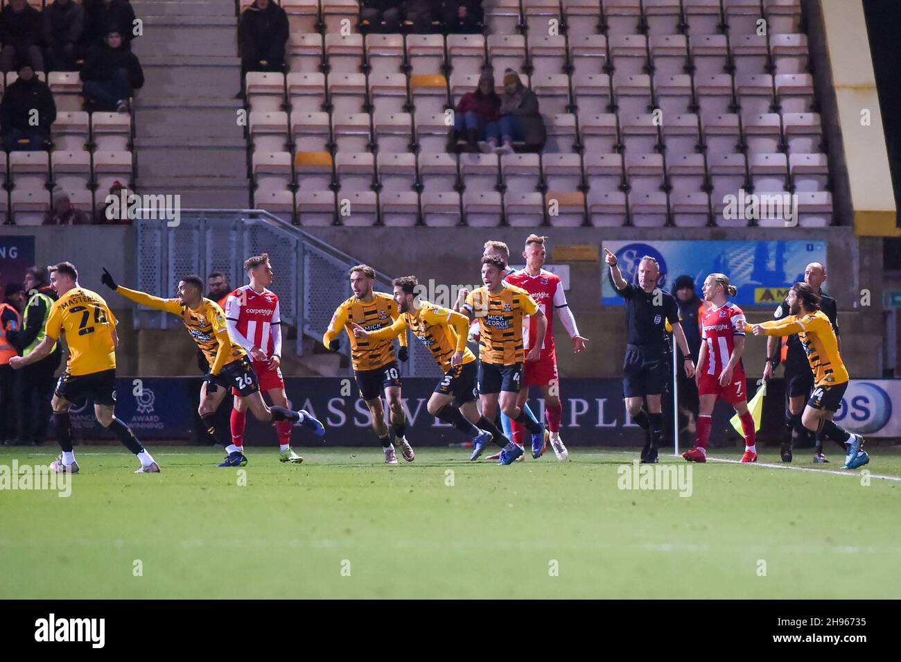 David rock referee hi-res stock photography and images - Alamy