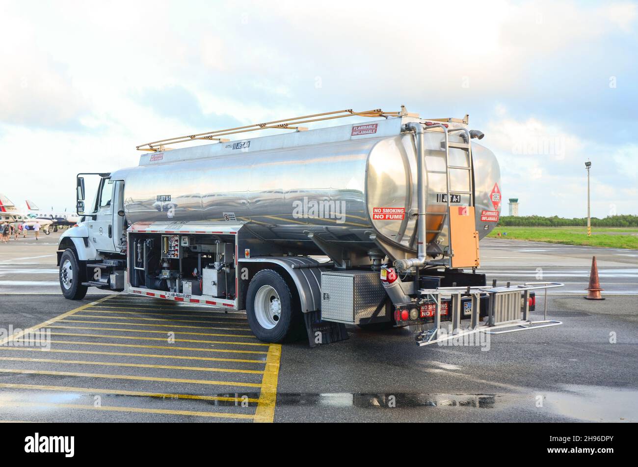 Truck to transport fuel Stock Photo - Alamy