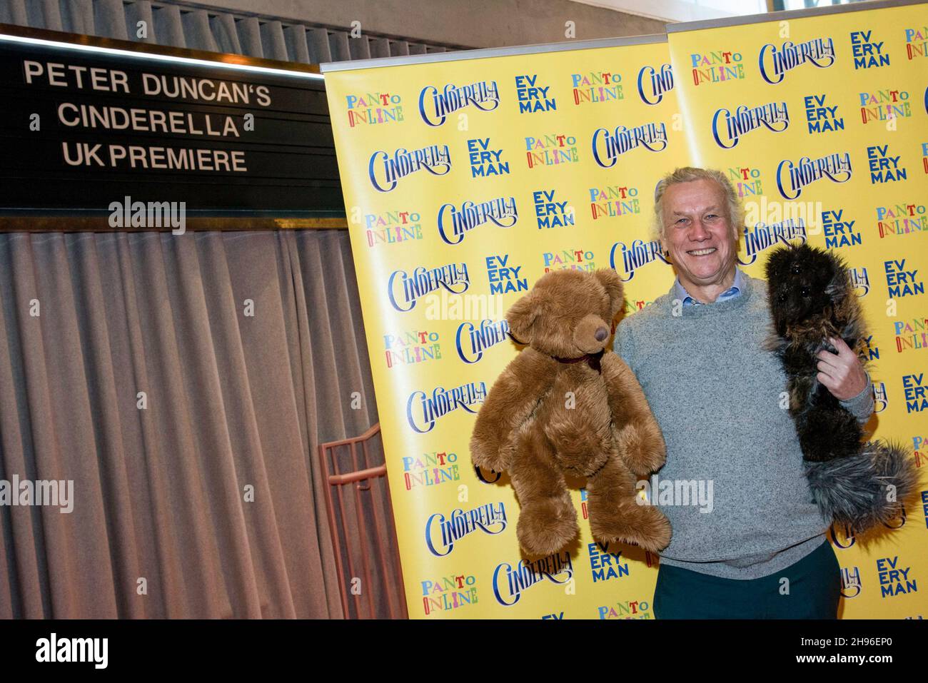 London, UK. 04th Dec, 2021. Actor Peter Duncan attends the film ...