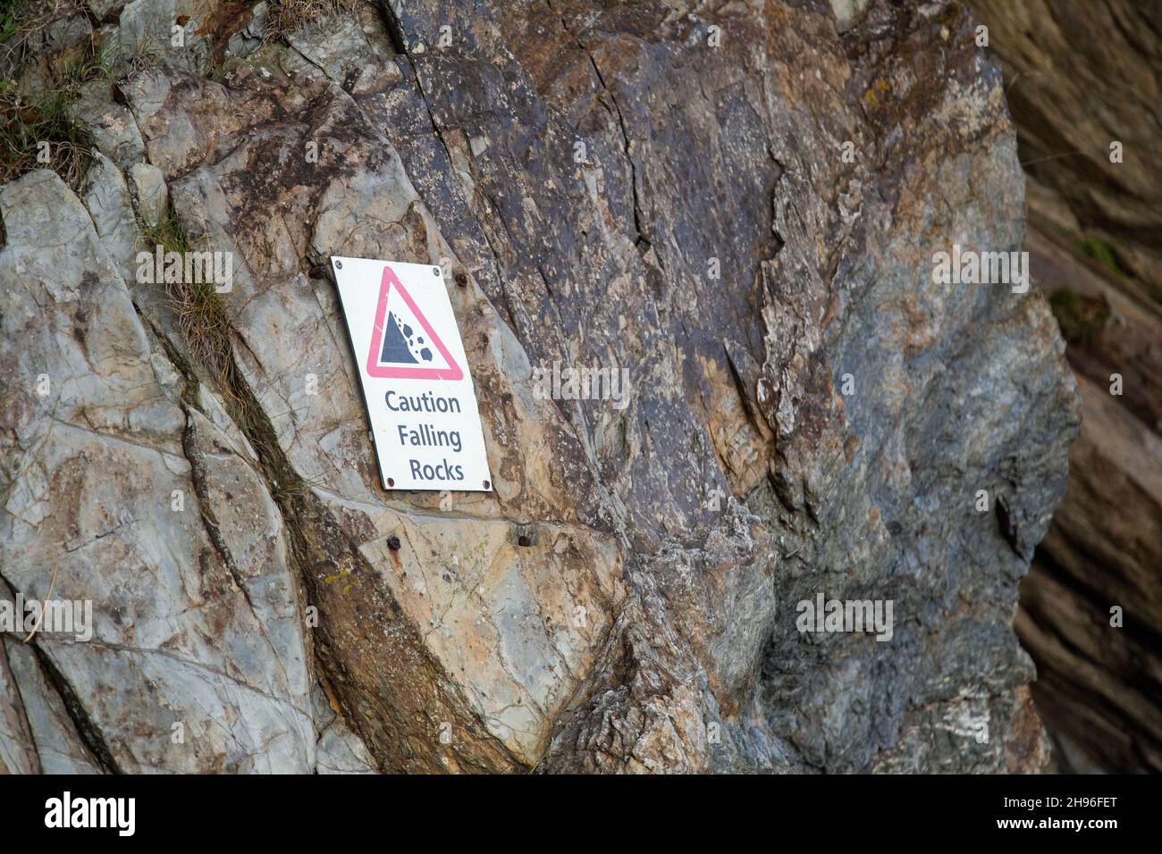 Warning cliff falls danger sign hi-res stock photography and images - Alamy