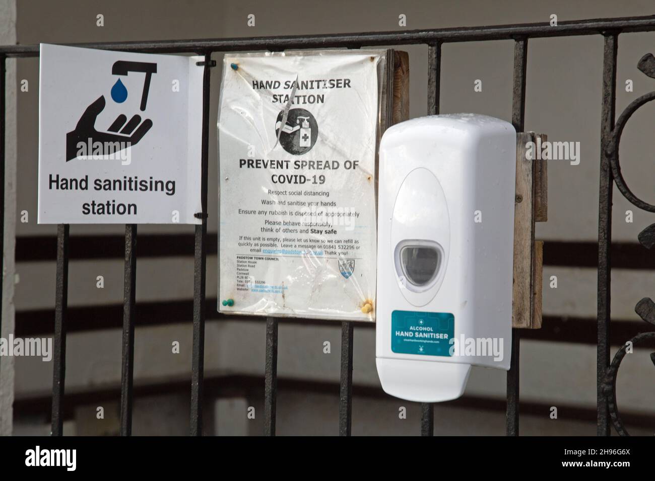 Padstow Harbour, Padstow, Cornwall, England, December 2nd 2021 A hand ...