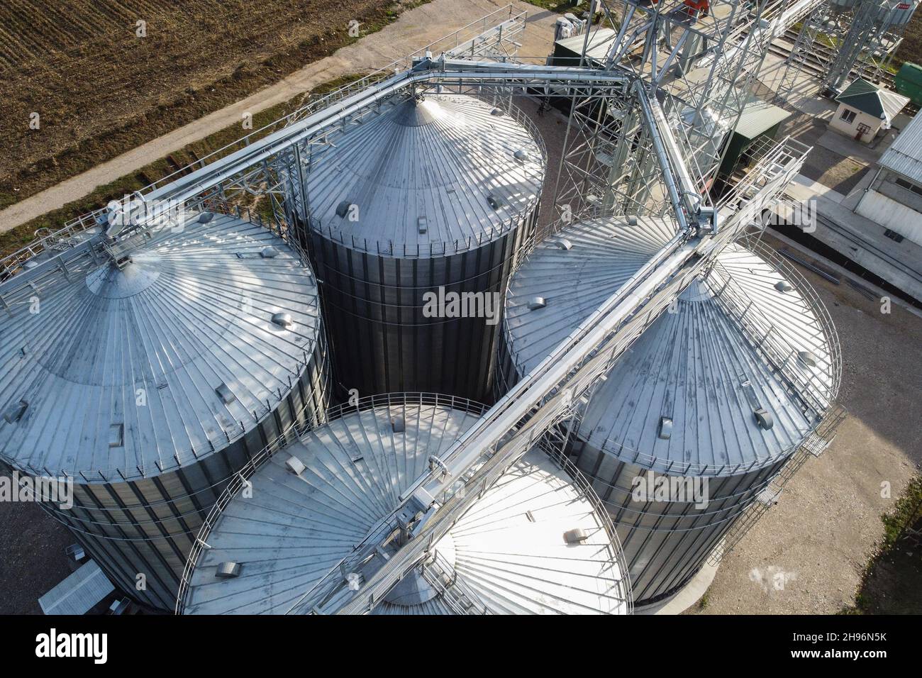Silos of grain storage Stock Photo - Alamy