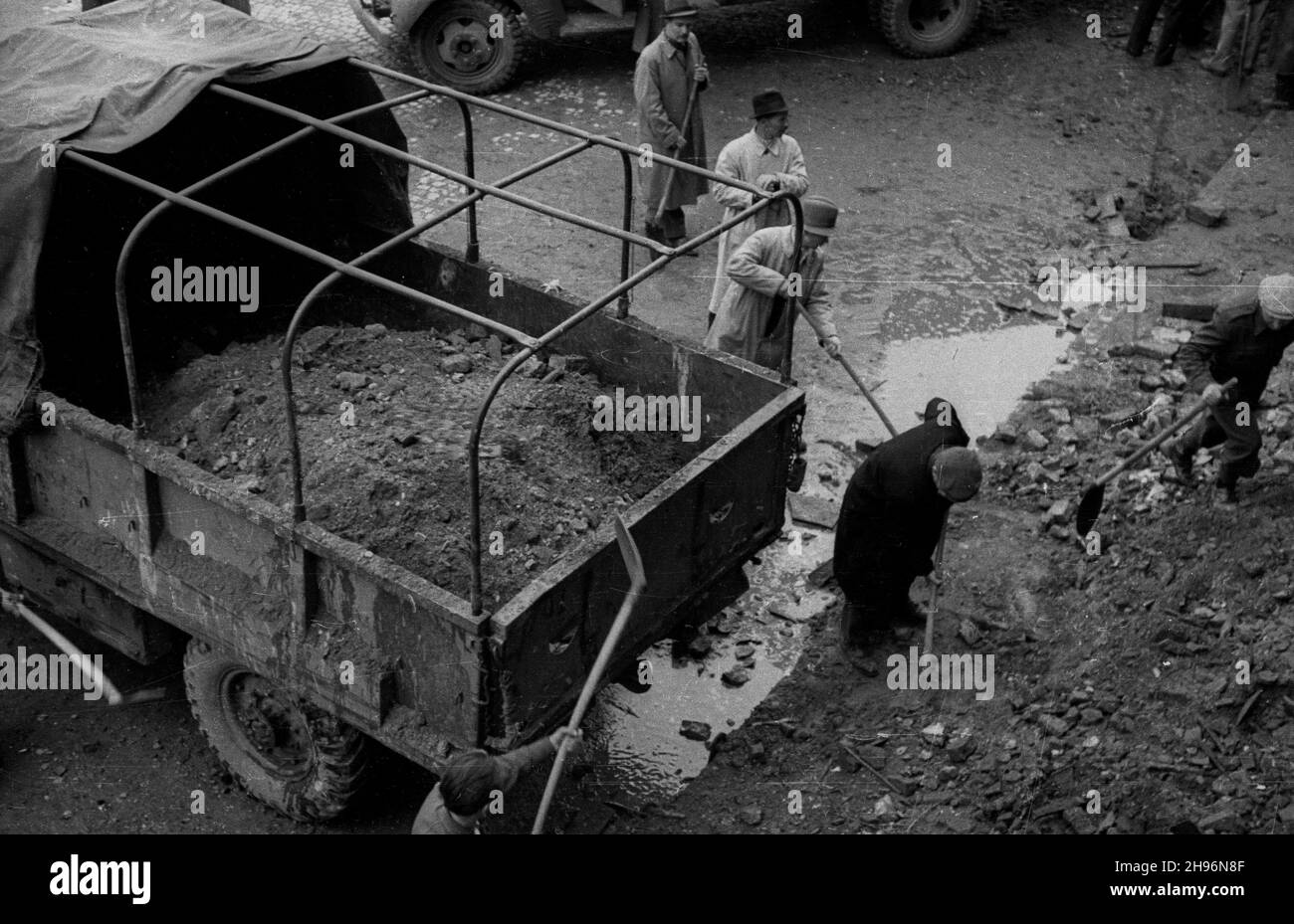 Loading plants lorry Black and White Stock Photos & Images - Alamy