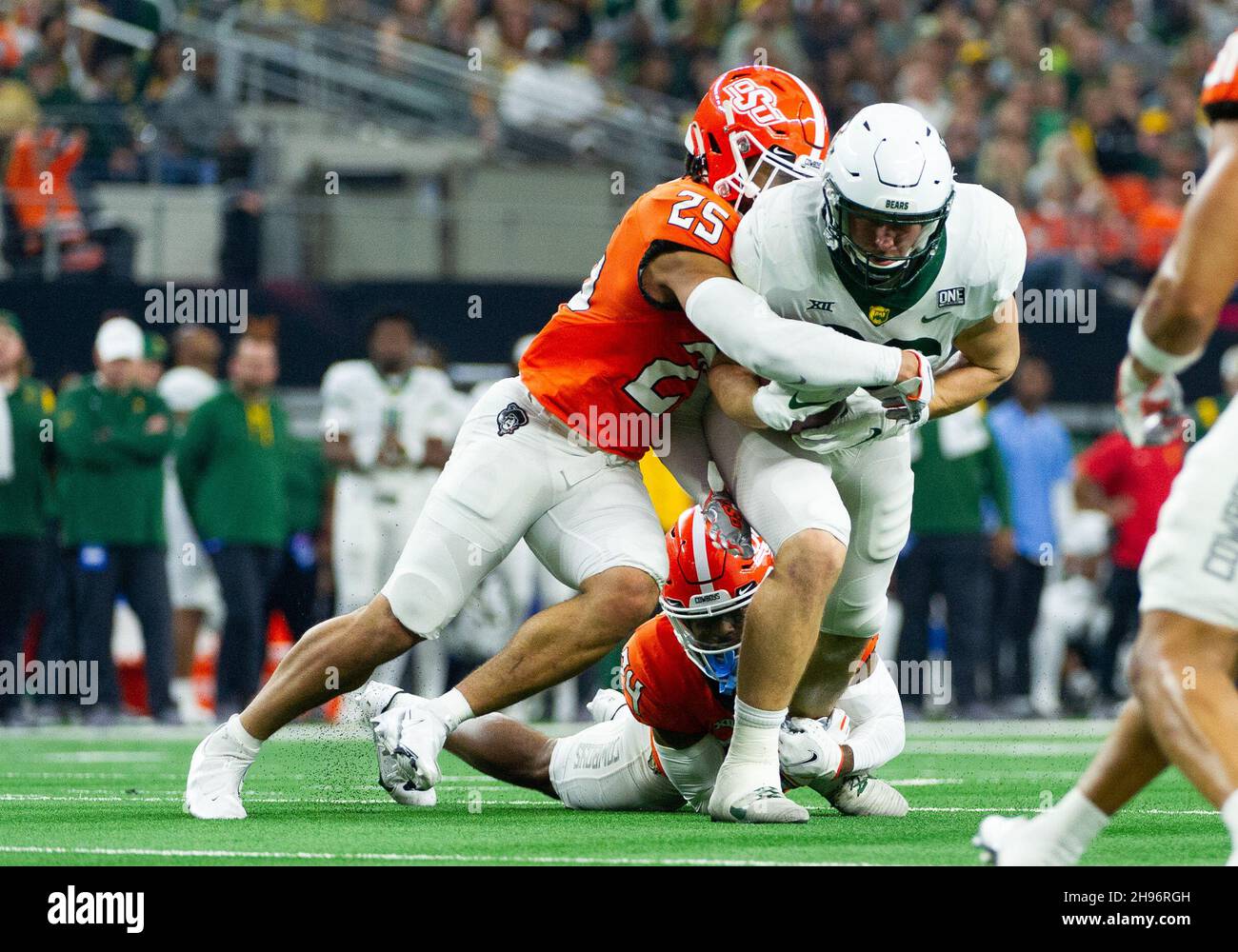 Arlington, Texas, USA. 4th Dec, 2021. Oklahoma State Cowboys safety ...