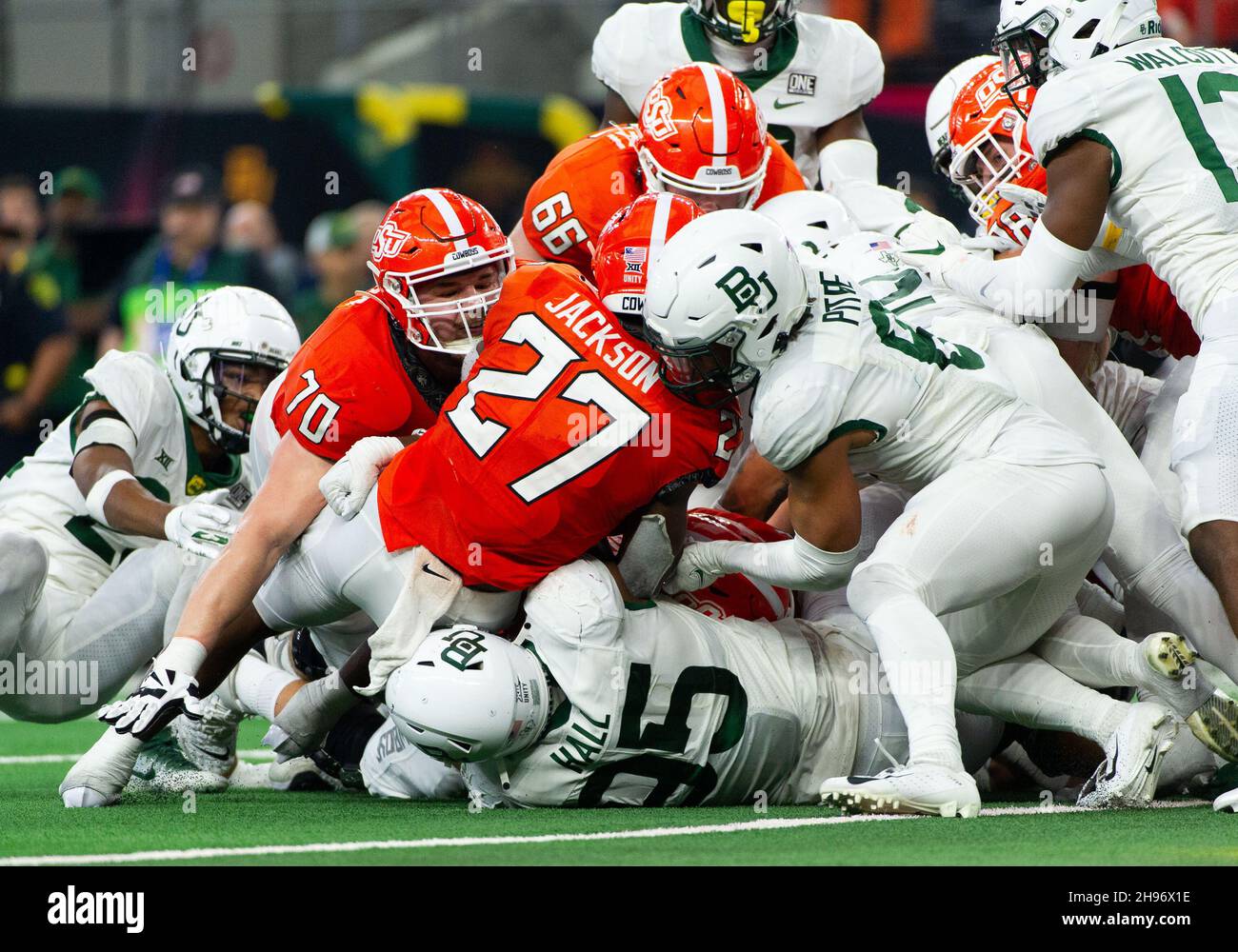 Arlington, Texas, USA. 4th Dec, 2021. Baylor Bears defense stops ...
