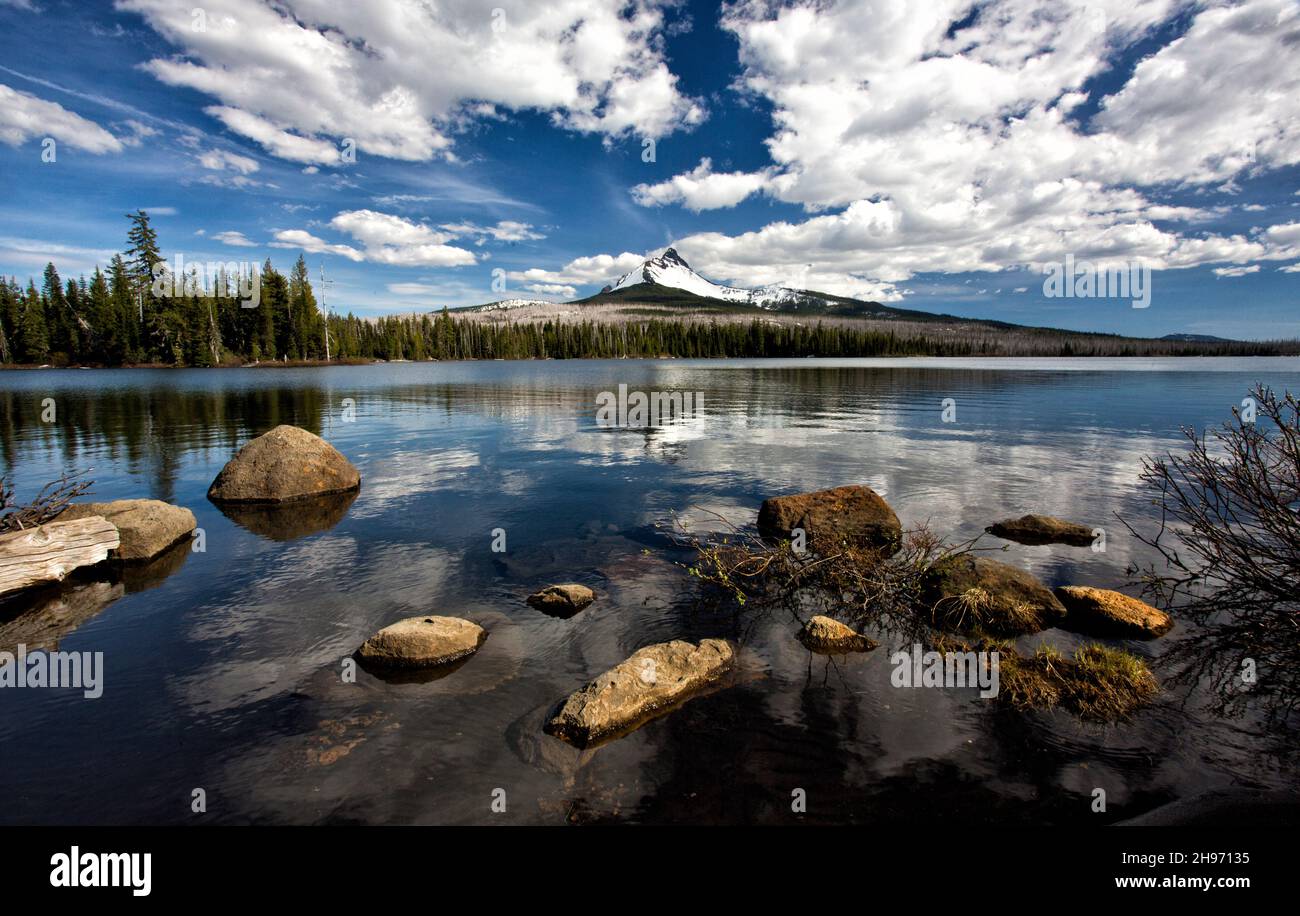 Big lake oregon hi-res stock photography and images - Alamy
