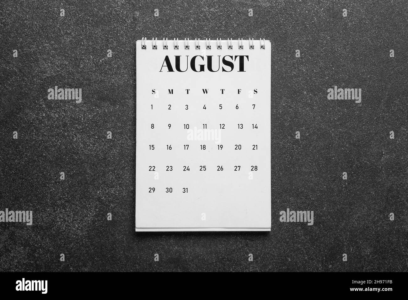 Flip paper calendar for August 2022 on dark background Stock Photo - Alamy
