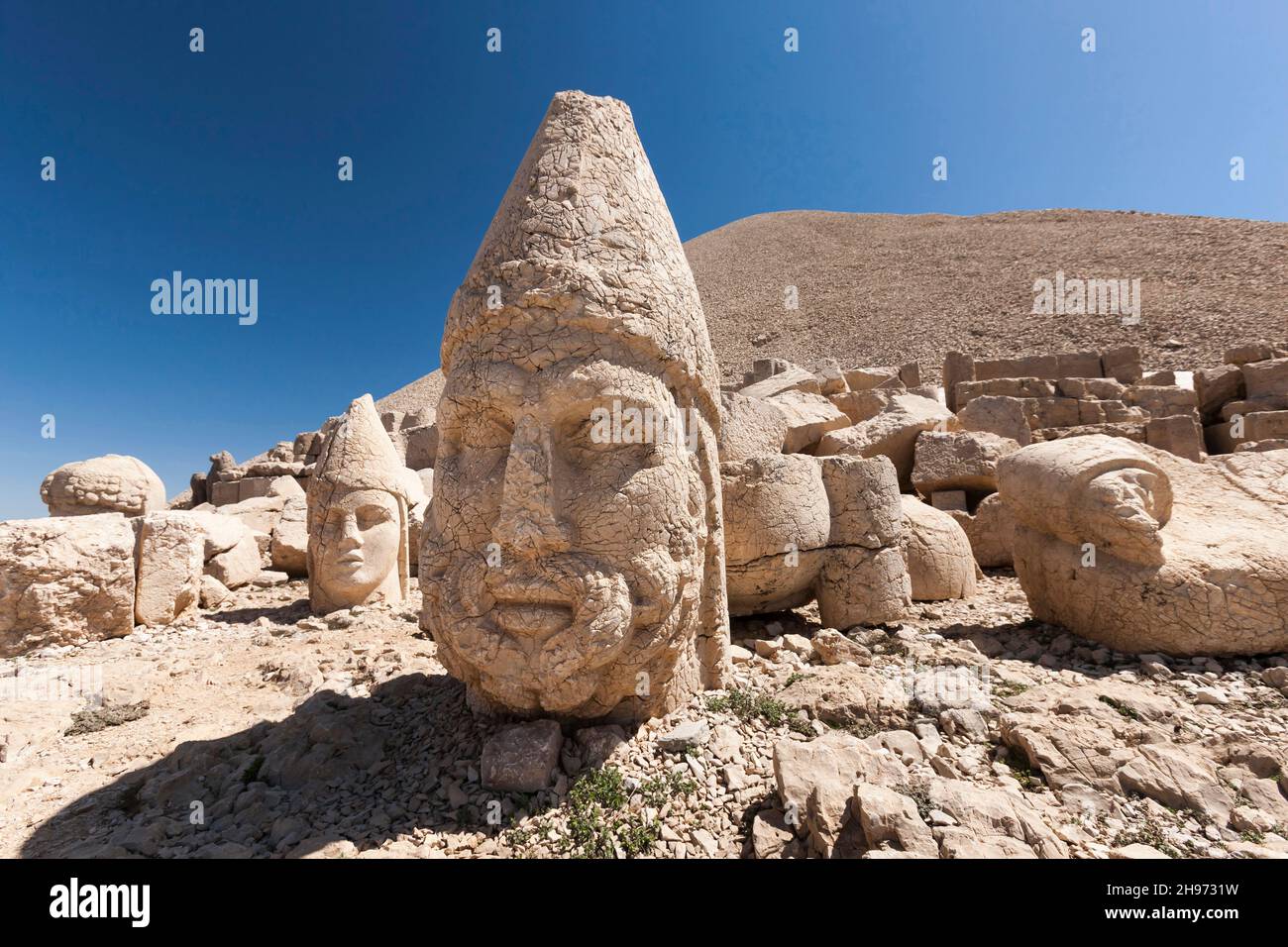 Mount Nemrut, Nemrut Dagi, head statue of god Heracles at west terrace ...