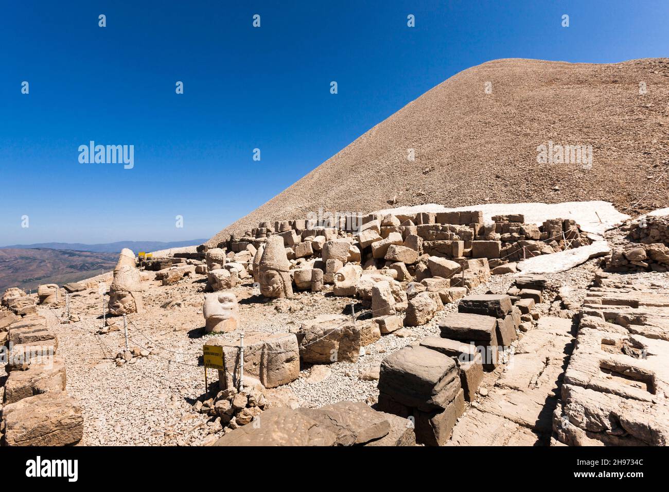 Mount Nemrut, Nemrut Dagi, west terrace of pyramid, mausoleum of ...