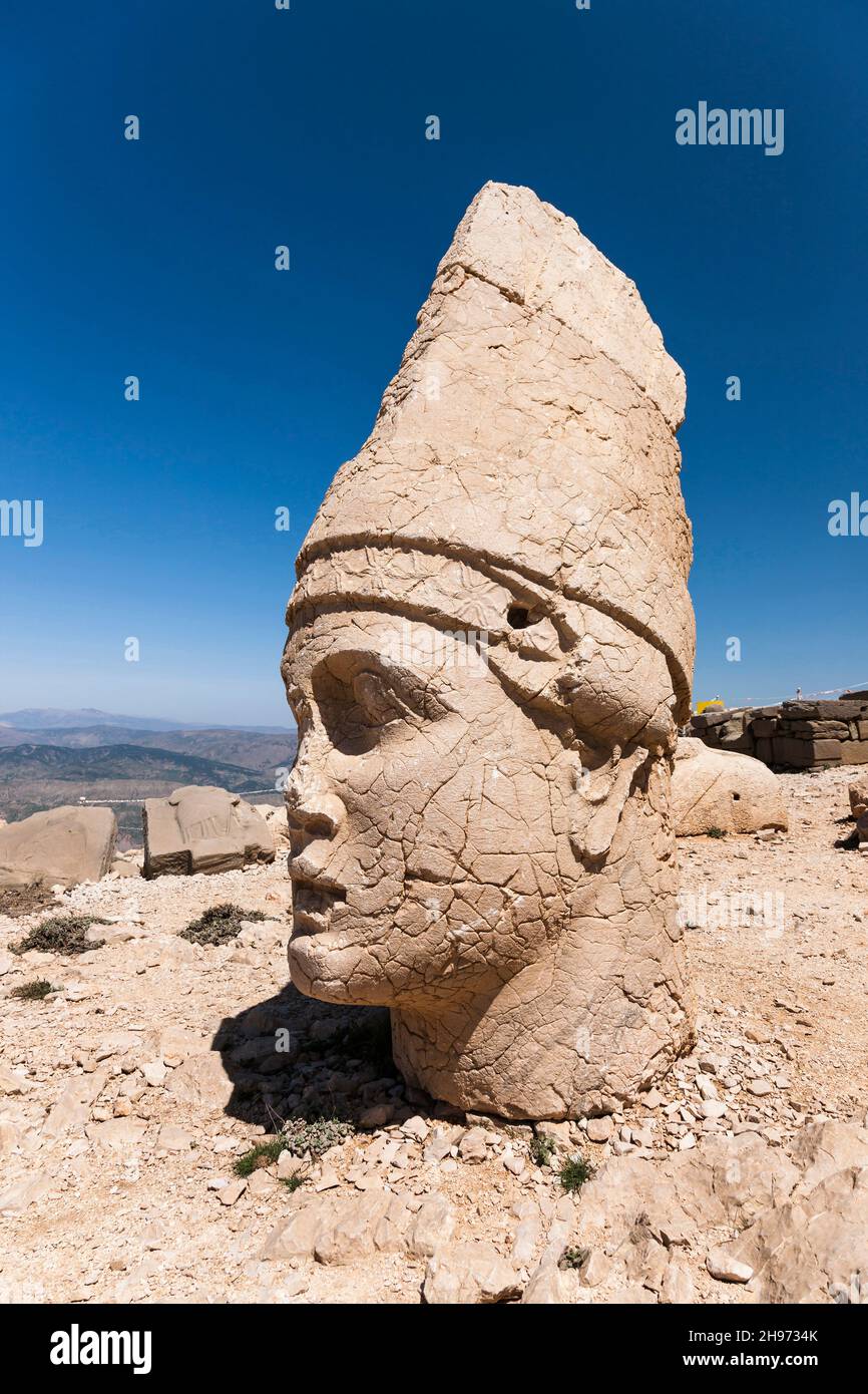 Mount Nemrut, Nemrut Dagi, head statue of king Antiochus I at west ...