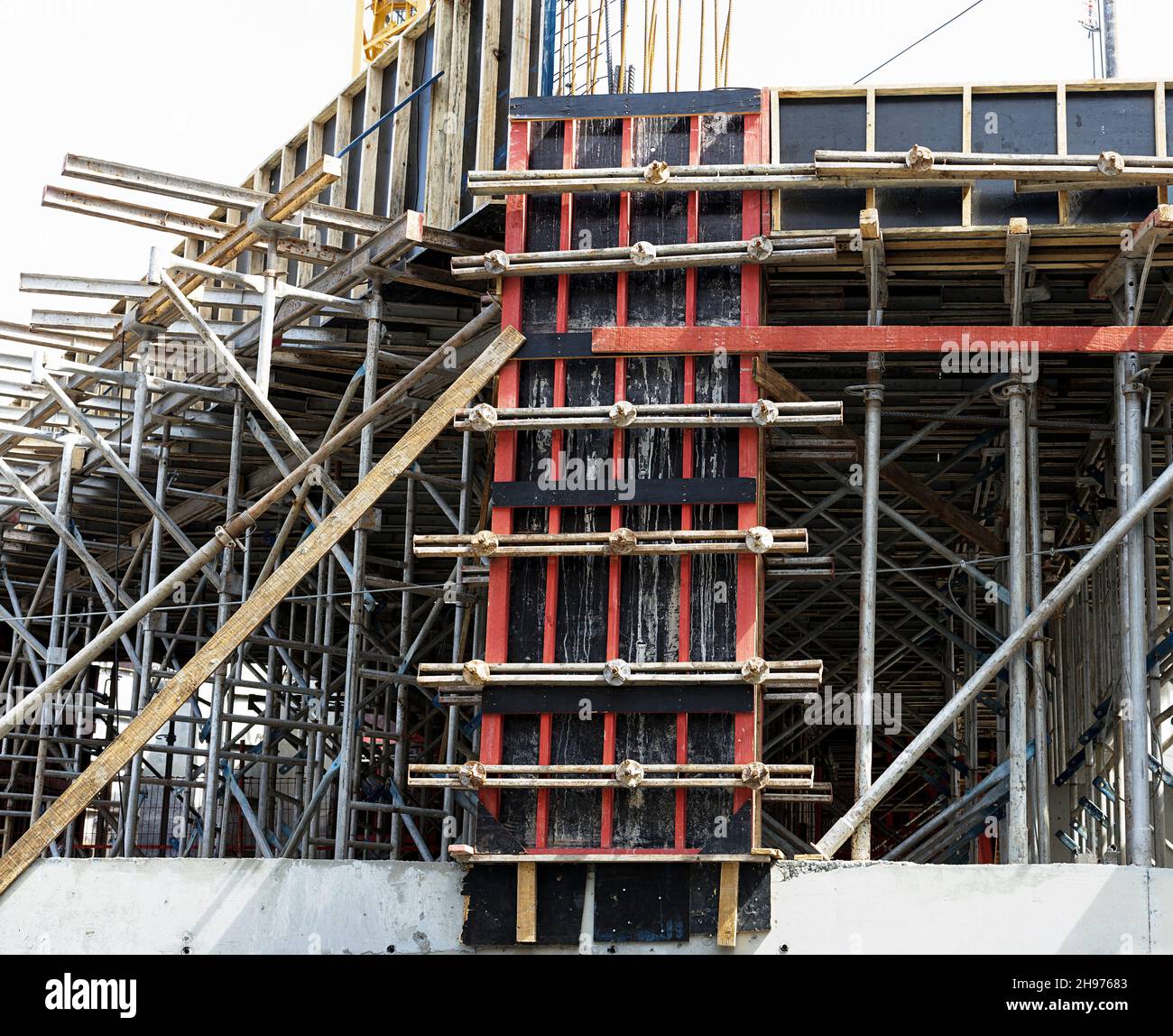 Concrete and wood hi-res stock photography and images - Alamy