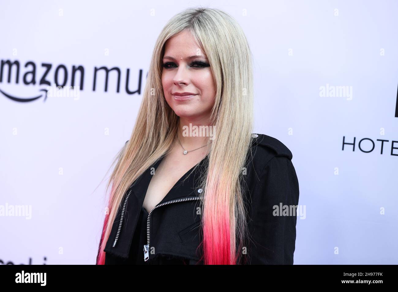 LOS ANGELES, CALIFORNIA, USA - DECEMBER 04: Singer Avril Lavigne ...
