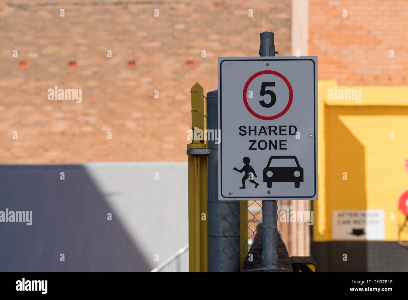 5km speed limit zone hi-res stock photography and images - Alamy