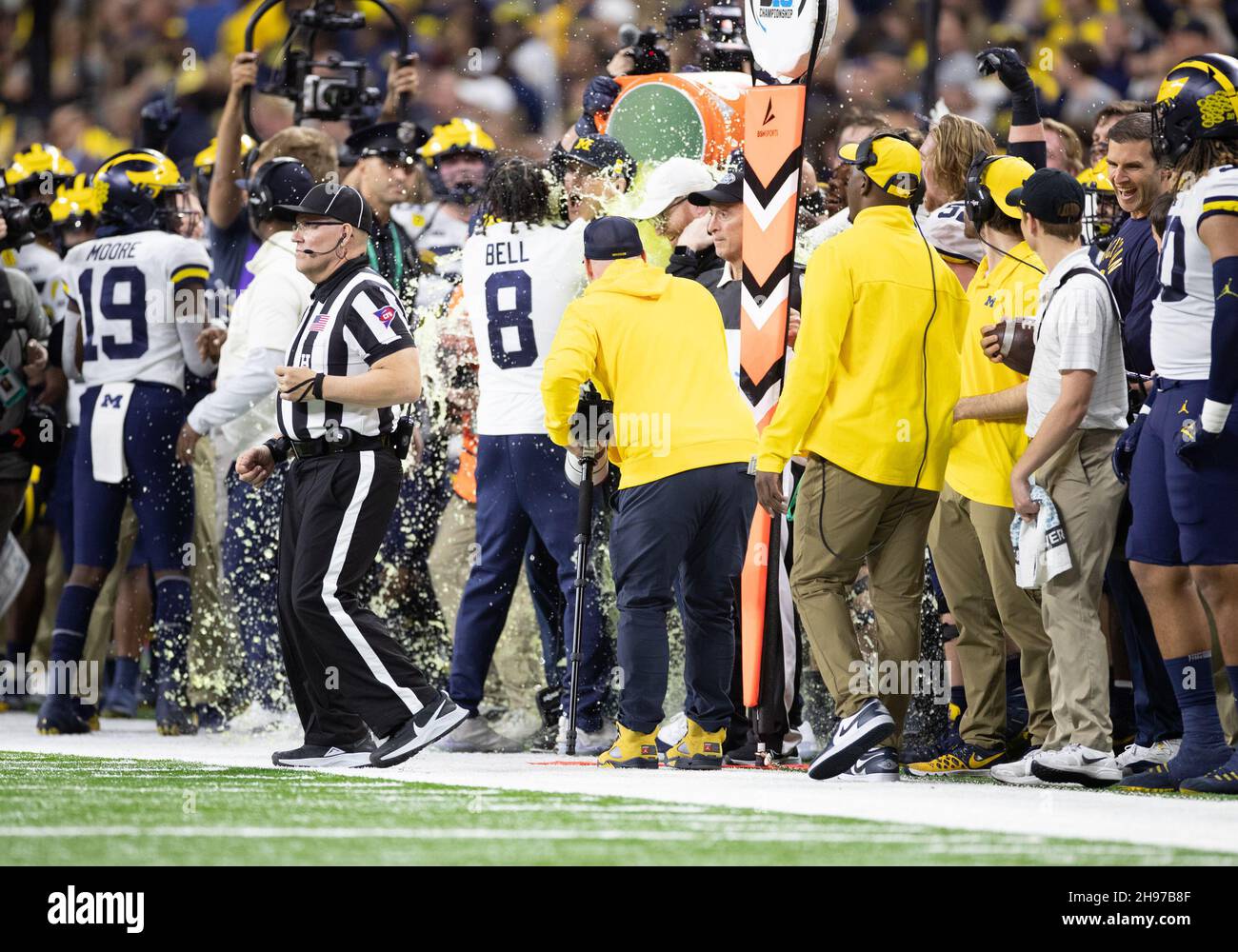 Gatorade shower hi-res stock photography and images - Alamy
