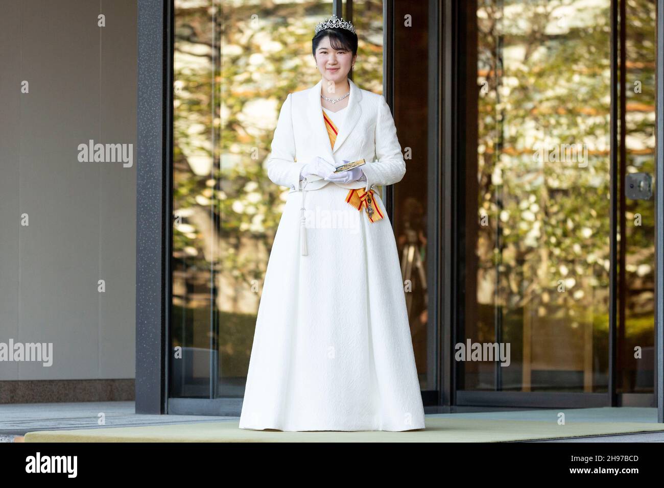 Tokyo, Japan. 5th Dec, 2021. Princess Aiko greets the press on the ...