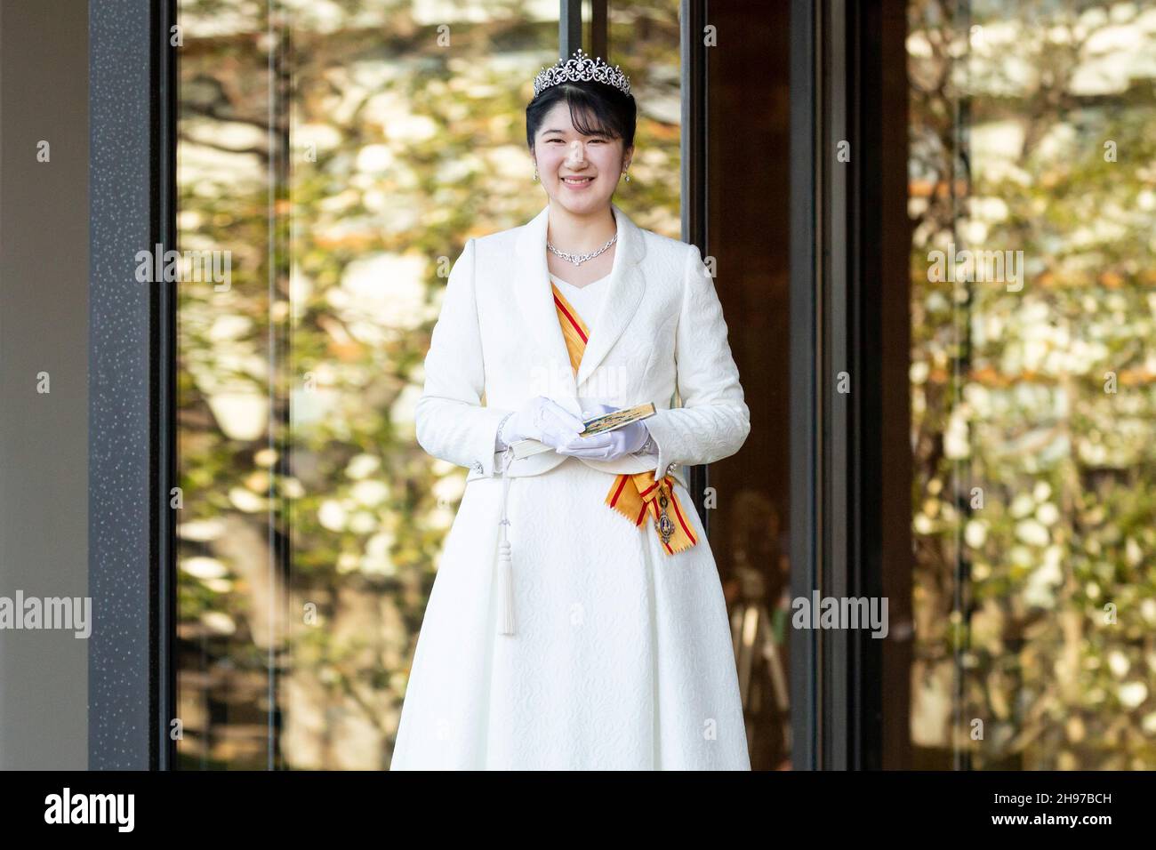 Tokyo, Japan. 5th Dec, 2021. Princess Aiko greets the press on the ...