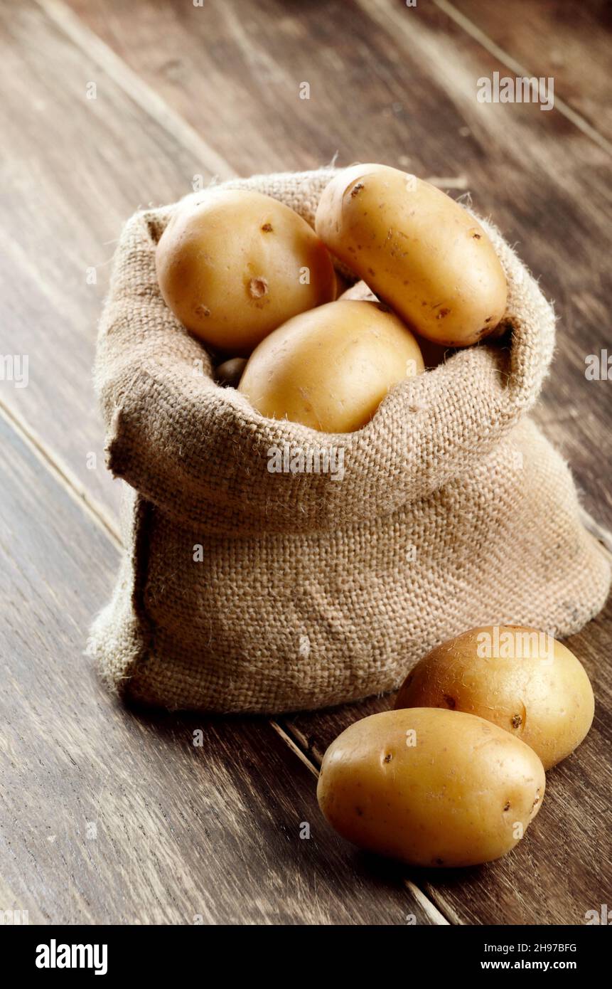 Sack of potatoes hi-res stock photography and images - Alamy