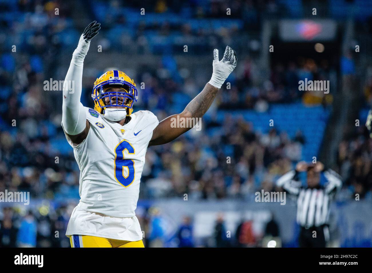 Charlotte, NC, USA. 4th Dec, 2021. Pittsburgh Panthers defensive ...