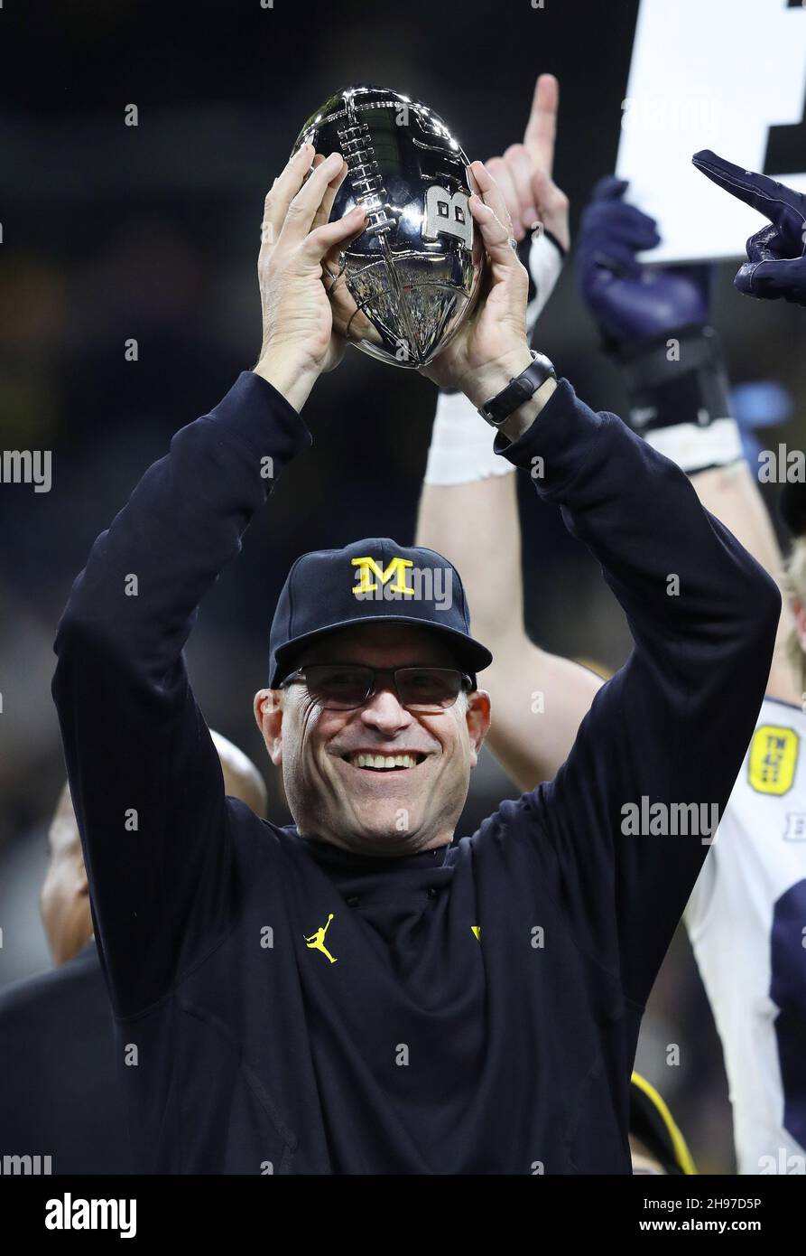 Big ten trophy hi-res stock photography and images - Alamy