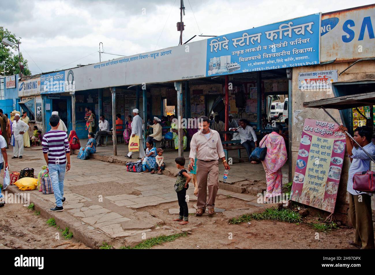 Village bus stand hi-res stock photography and images - Alamy