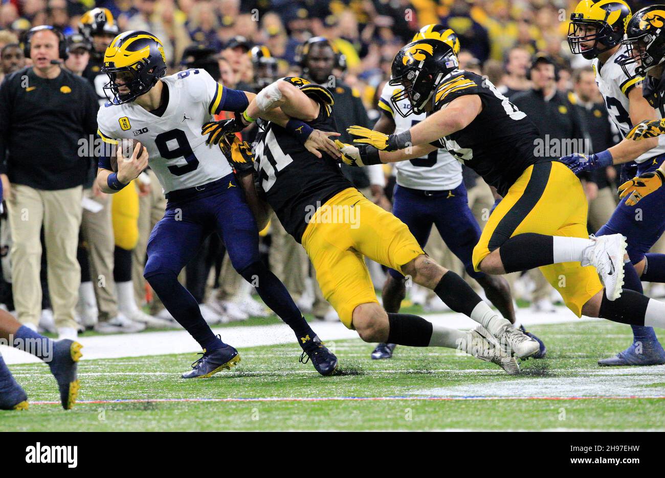 December 4, 2021: Michigan Wolverines quarterback J.J. McCarthy (9) at ...
