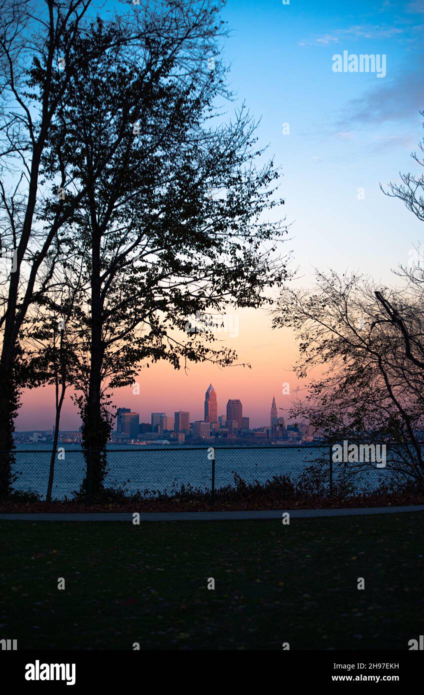 Cleveland Ohio Skyline at Sunset Stock Photo - Alamy