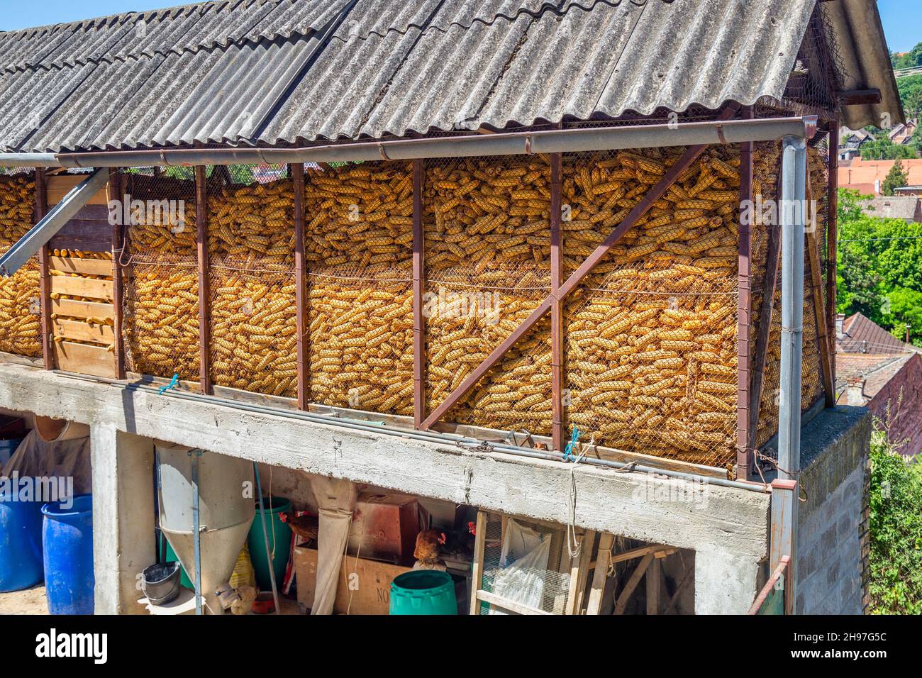 Old barn farm grain bin hi-res stock photography and images - Alamy