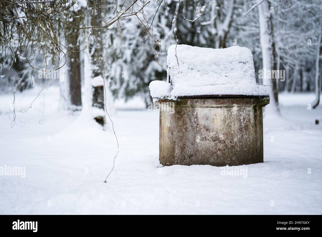 The well covered with snow in yard Stock Photo - Alamy