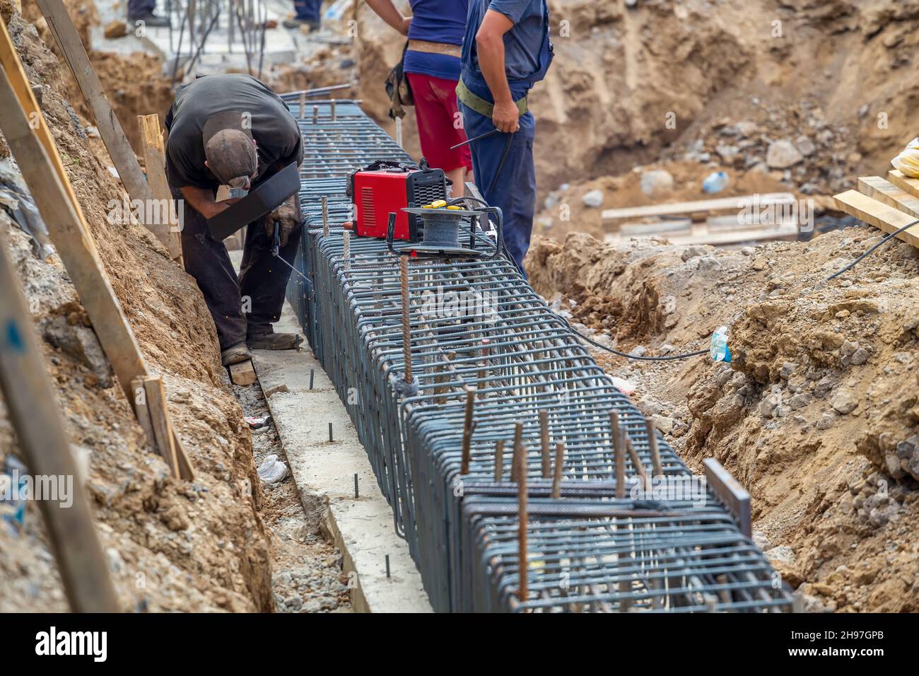 Welders in trench welding hi-res stock photography and images - Alamy