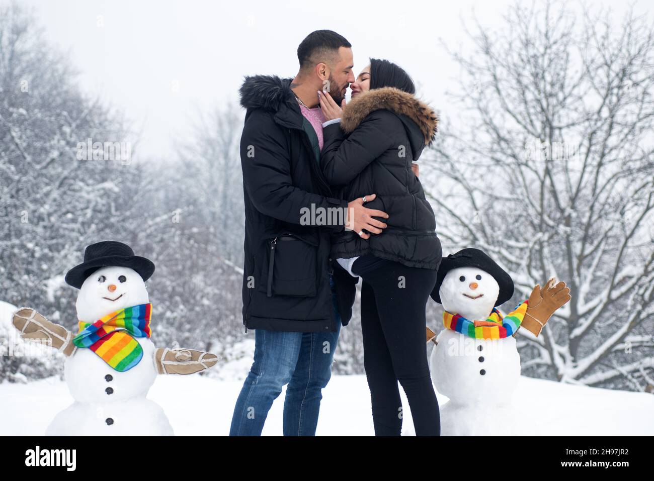 Snowman couples hi-res stock photography and images - Alamy
