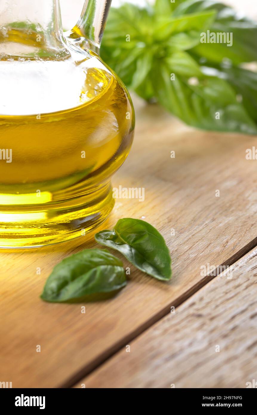 Olive oil garlic basil hi-res stock photography and images - Alamy