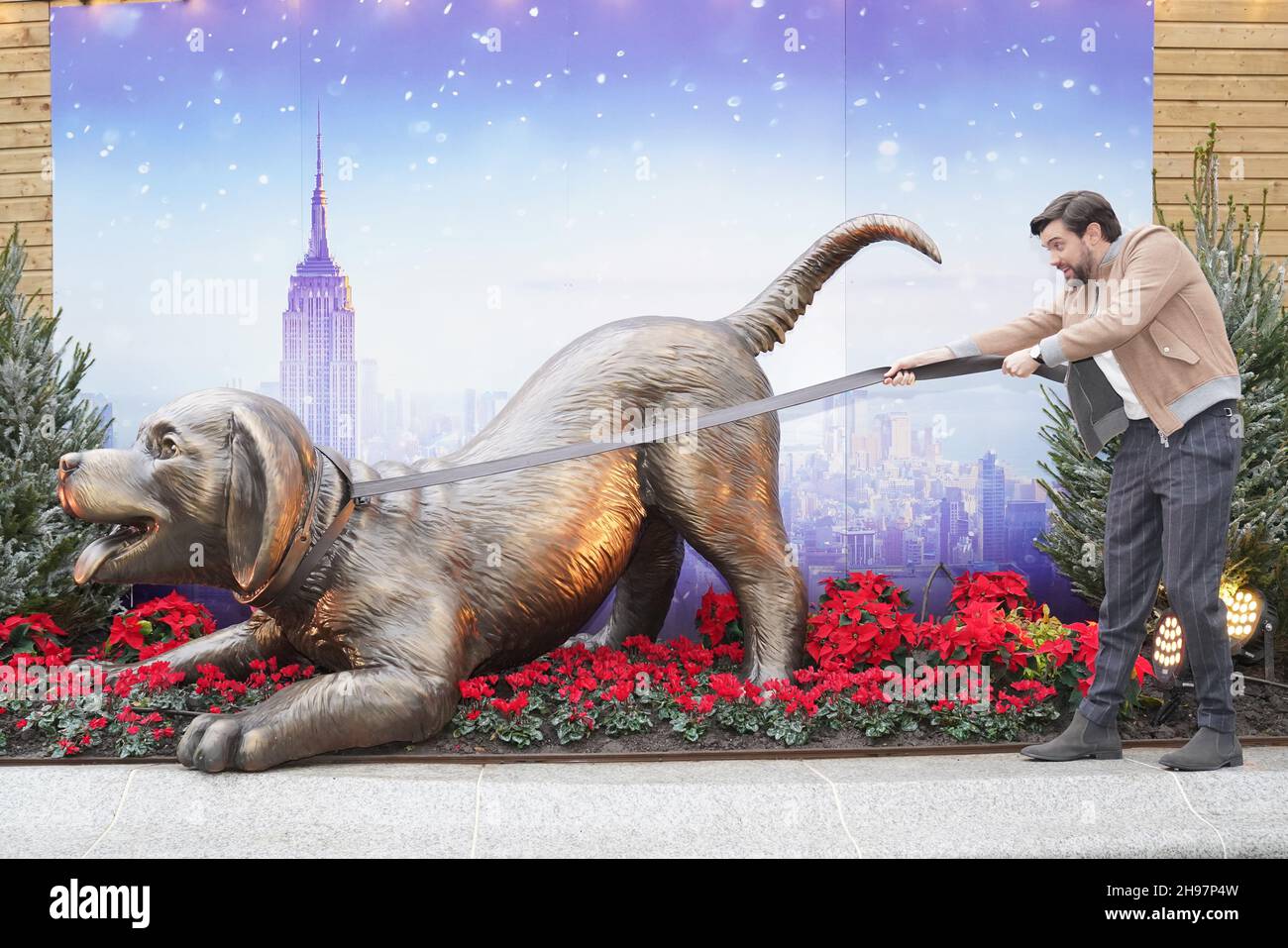 Jack Whitehall unveiling a statue of Clifford The Big Red Dog in ...