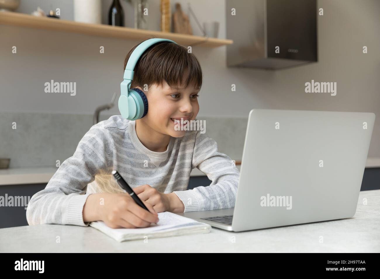 Teen boy computer teacher hi-res stock photography and images - Alamy