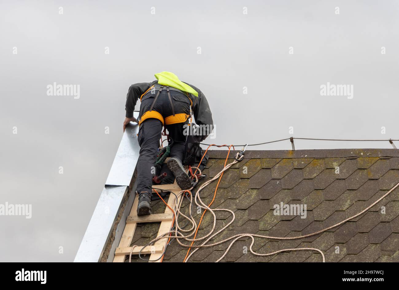 Rooftop ladder hi-res stock photography and images - Alamy