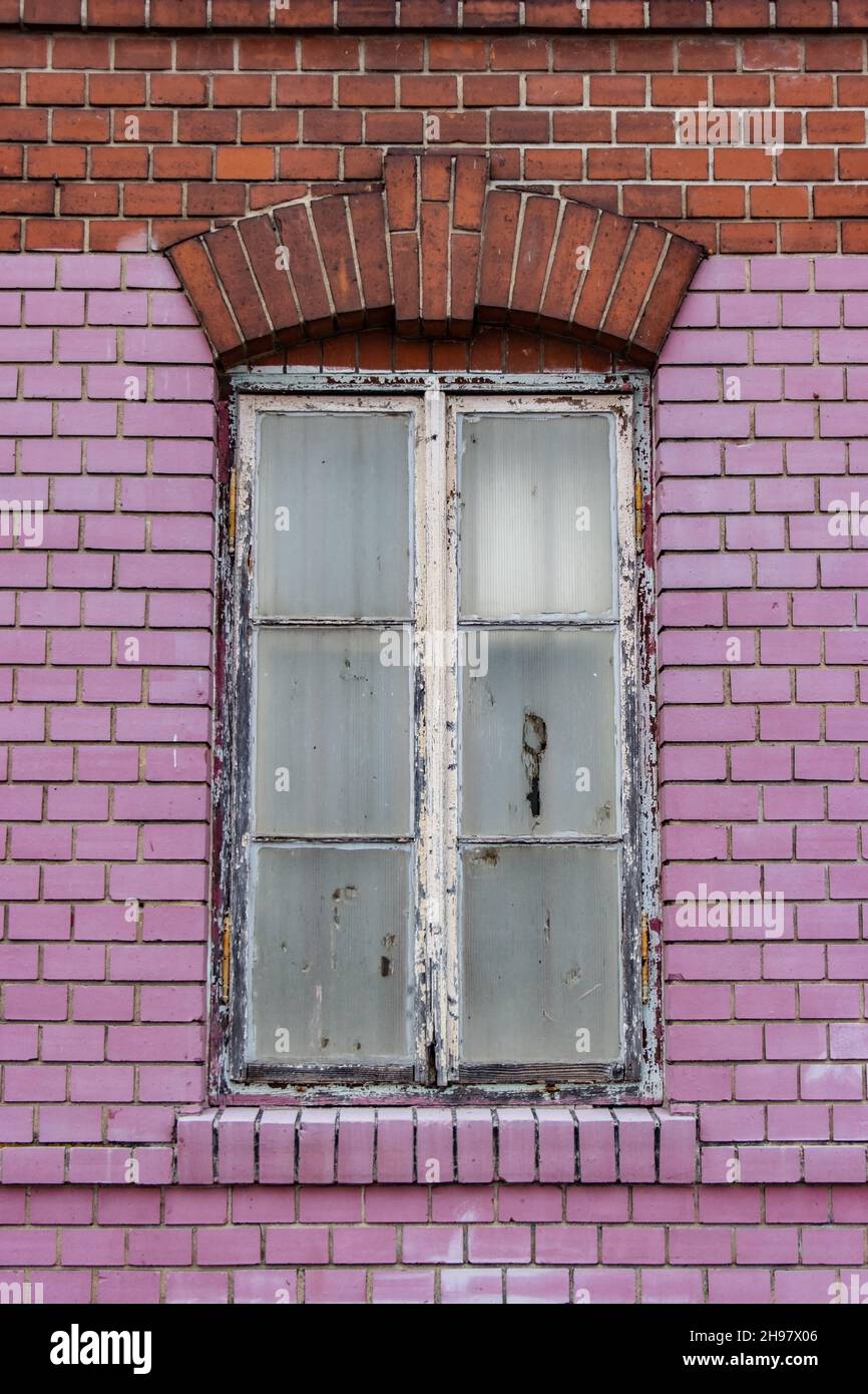 Arch window frame with brick hi-res stock photography and images - Alamy