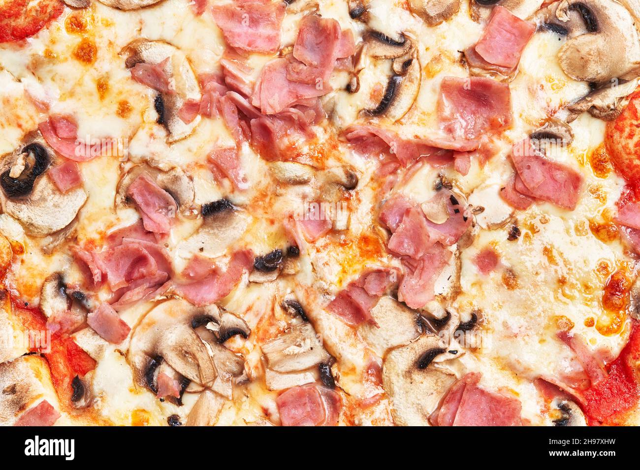 Single prosciutto e funghi italian pizza texture Stock Photo - Alamy