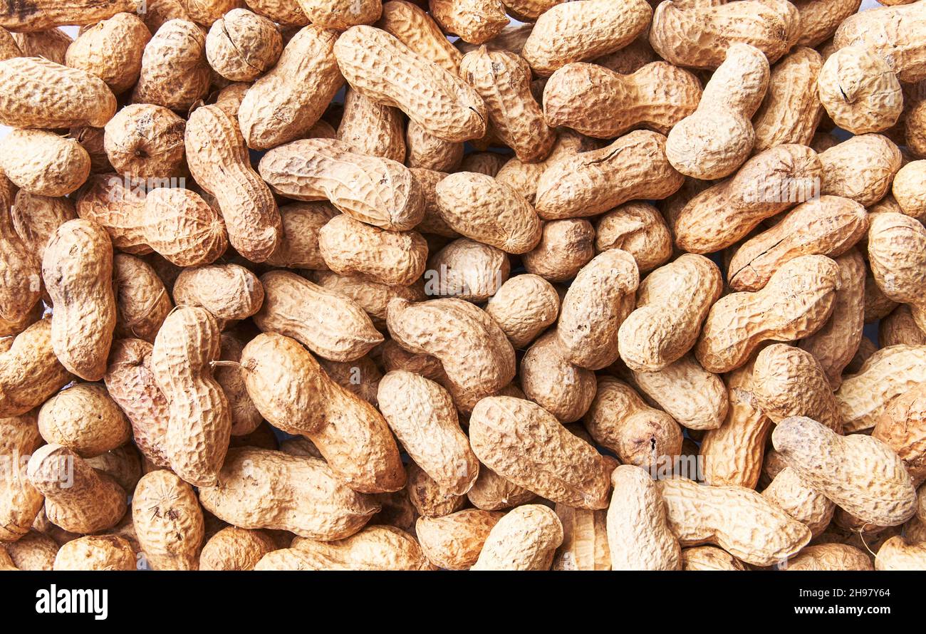 Bunch of peanuts hi-res stock photography and images - Alamy