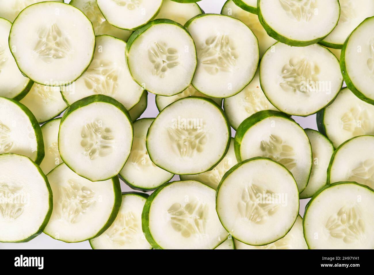 Slices of cucumber texture Stock Photo - Alamy
