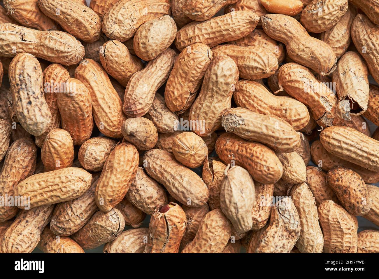 Healthy roasted unpeeled peanuts. Brown nuts texture Stock Photo - Alamy