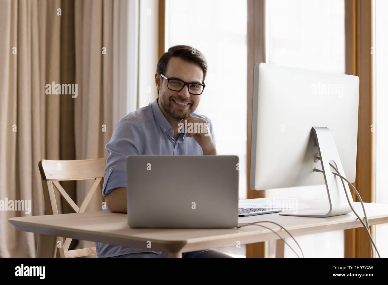 Professional man hi-res stock photography and images - Alamy