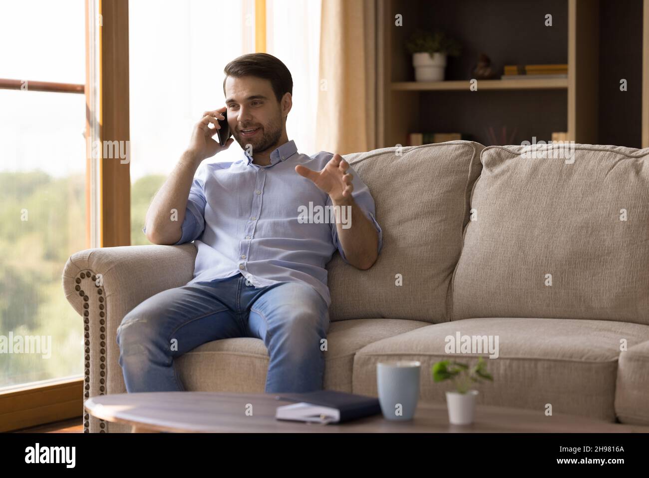 Millennial speaking hi-res stock photography and images - Alamy