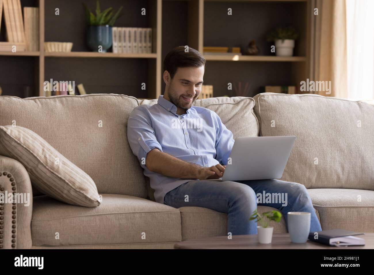 Millennial read hi-res stock photography and images - Alamy