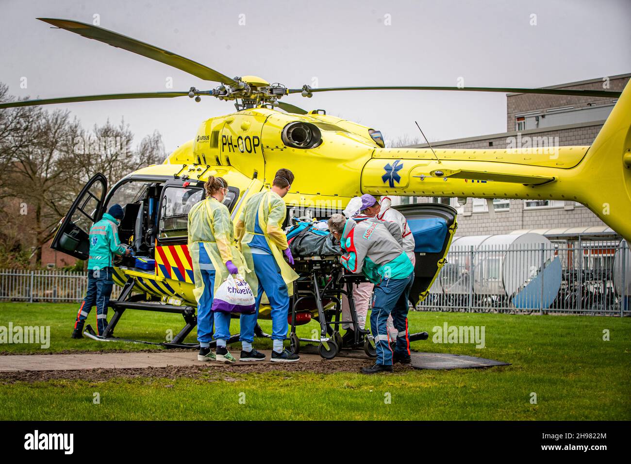 Dutch ambulance helicopter transport of an Intensive Care Corona ...