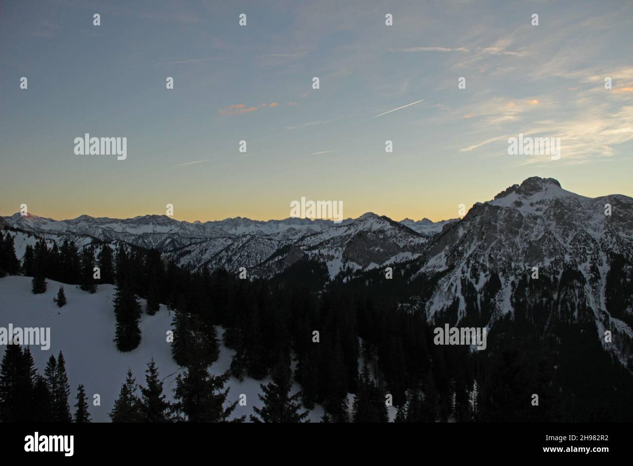 Mesmerizing scenery snowy mountains hi-res stock photography and images ...