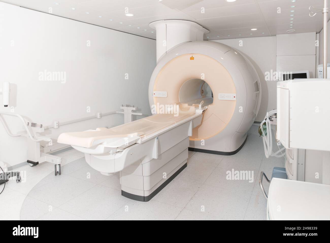 Hospital radiology radiography hi-res stock photography and images - Alamy