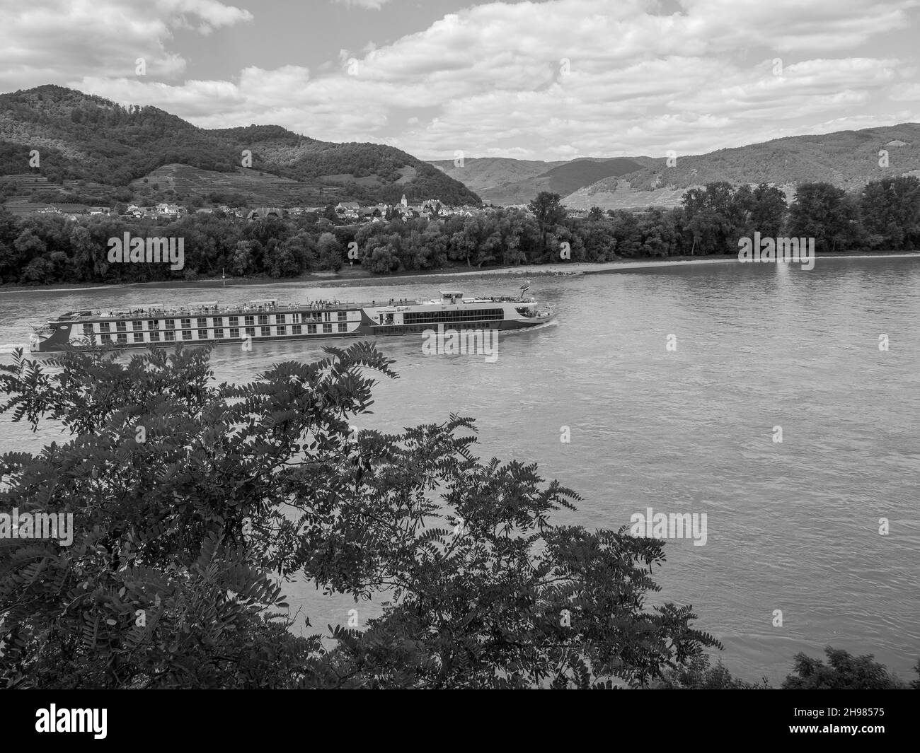 the small austrian village duernstein at the danube river Stock Photo ...