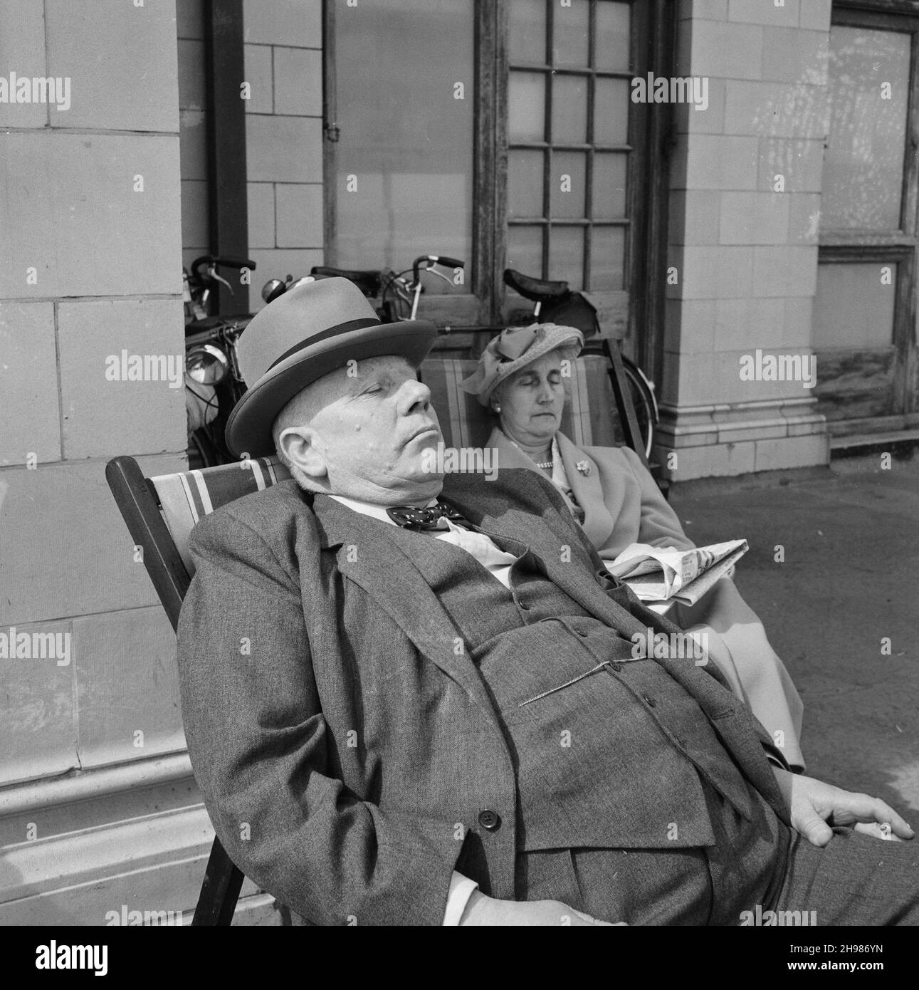 Chairs fifties Black and White Stock Photos & Images - Alamy