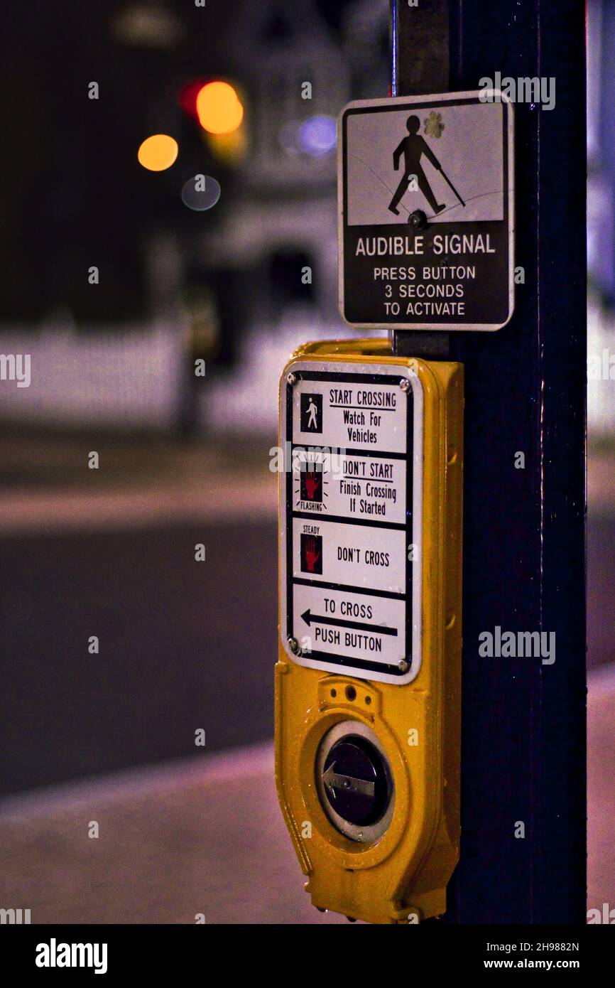 Audible traffic signal hi-res stock photography and images - Alamy