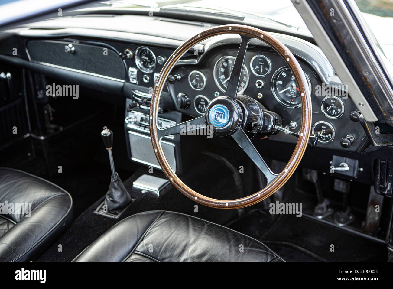 Steering wheel and dashboard of a 1965 Aston Martin DB5 Stock Photo - Alamy